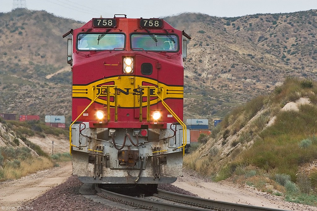 BNSF 758